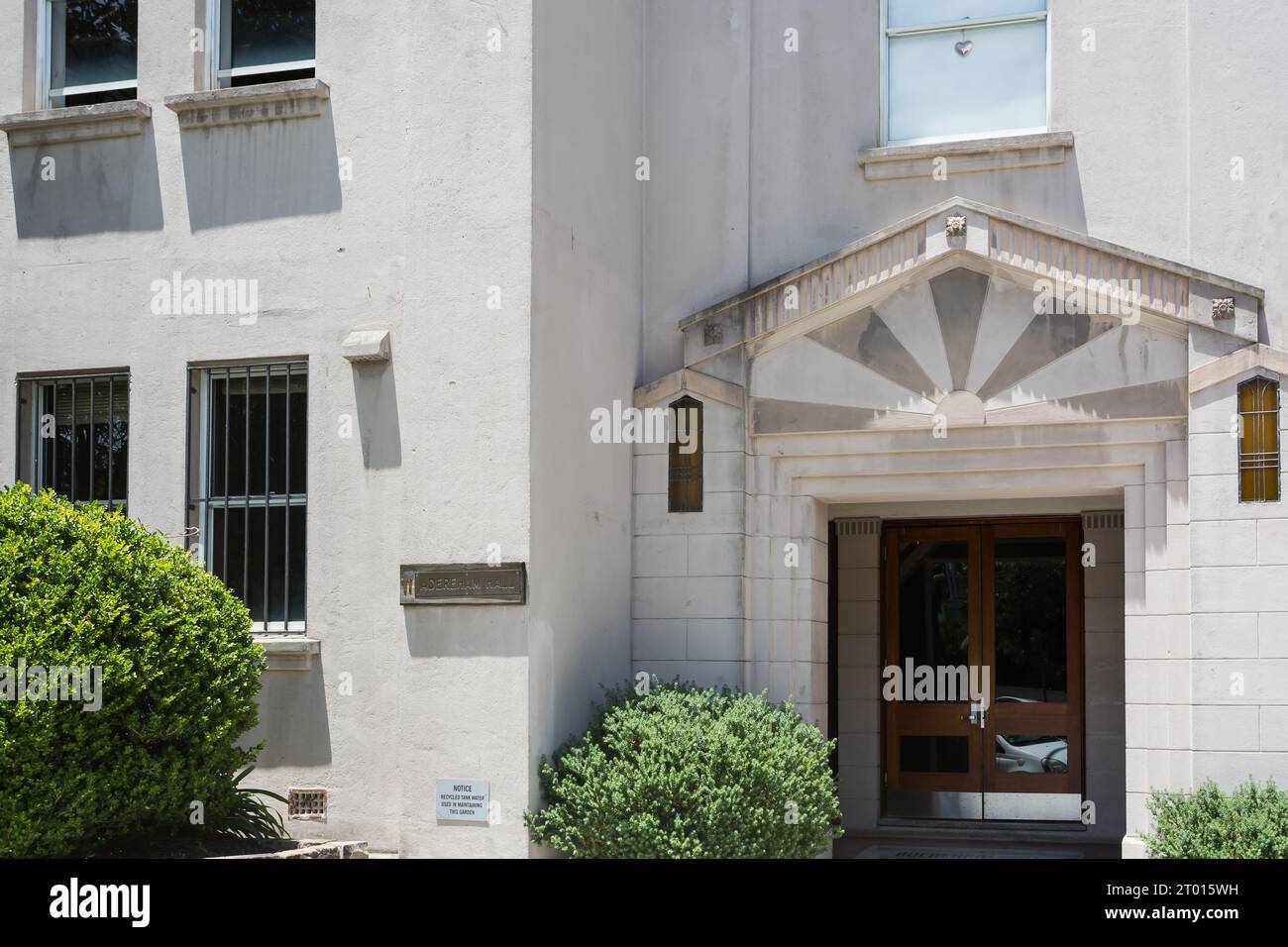 Streamlined forms in art deco buildings hi-res stock photography and ...