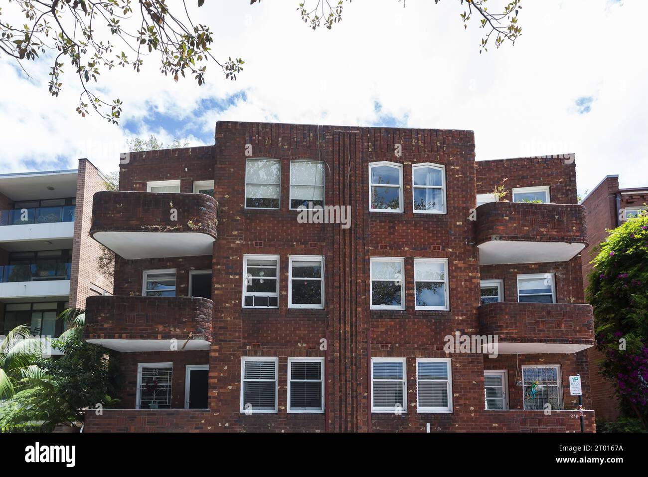 Art Deco Apartments and Residential Buildings, Elizabeth Bay, Sydney ...