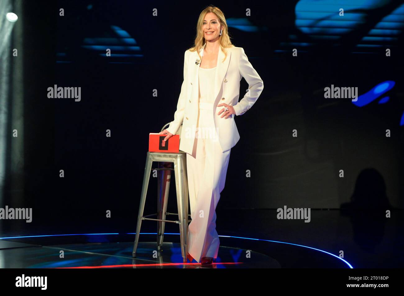 Francesca Fagnani in der Rai-Talkshow Belve in den Fabrizio Frizzi ...