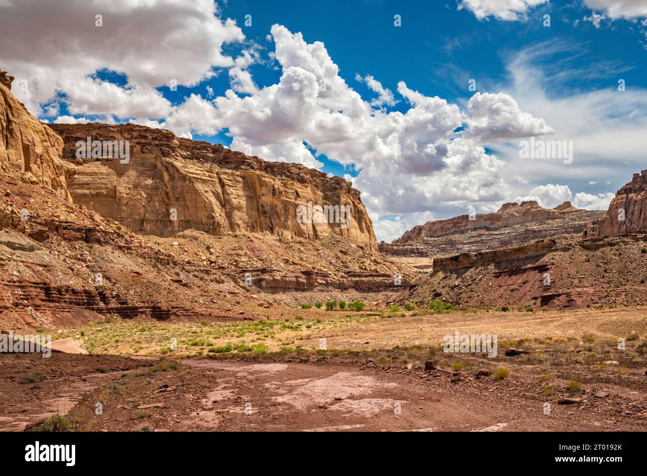Behind-the-Reef Road, Chute Canyon entrance, San Rafael Reef rock ...