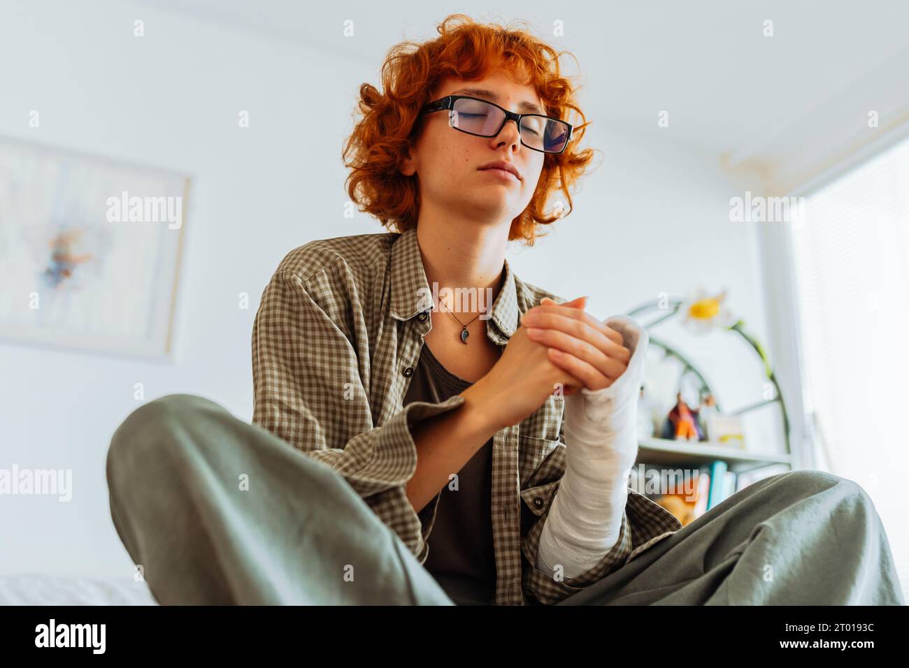 Girl curly hair glasses teenager hi-res stock photography and images ...
