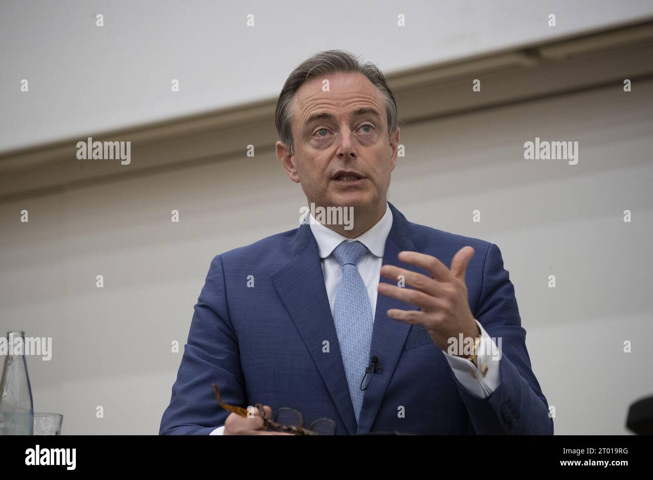 Party chairmen hi-res stock photography and images - Alamy