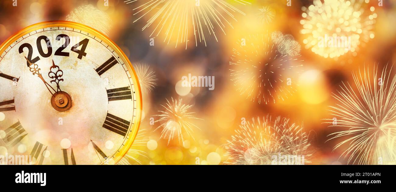 2024 New Year with clock counting down to midnight with defocused ... 2024 New Year with clock counting down to midnight with defocused ...