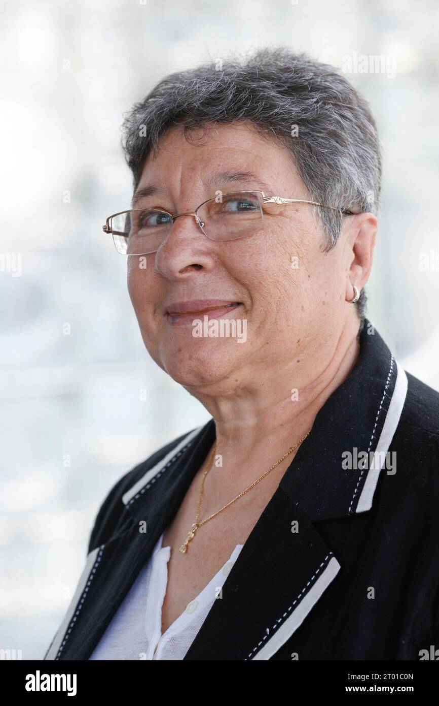 Women in defense hi-res stock photography and images - Alamy