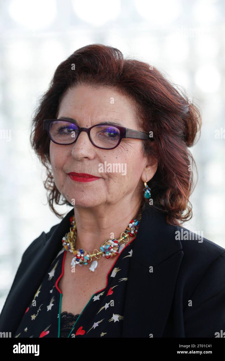 Women in education hi-res stock photography and images - Alamy