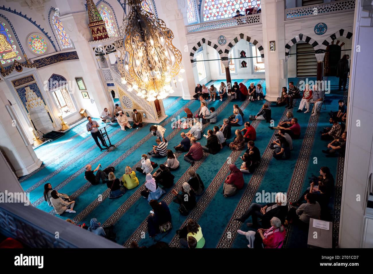 Berlin, Germany. 03rd Oct, 2023. Visitors to the Sehetlik Mosque on ...