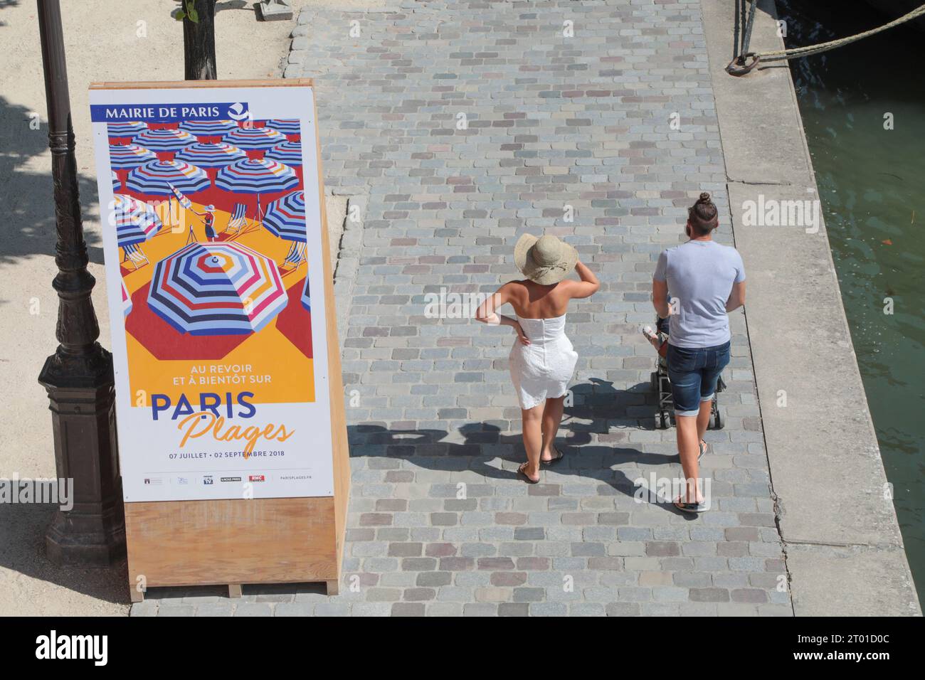 LA VILLETTE BASIN PARIS Stock Photo - Alamy