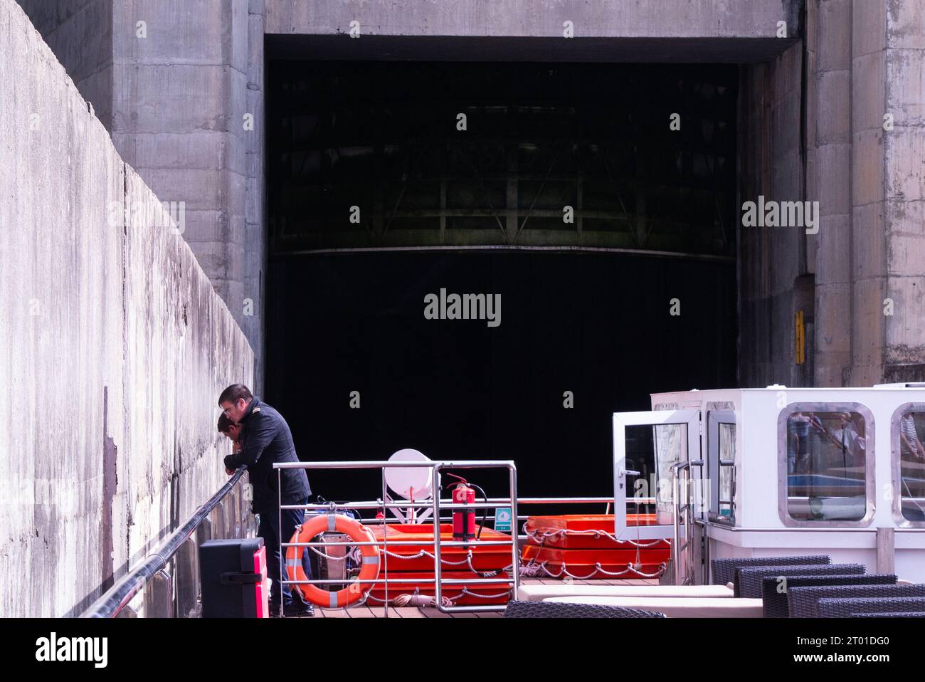 Entering carrapetelo lock on river douro hi-res stock photography and ...