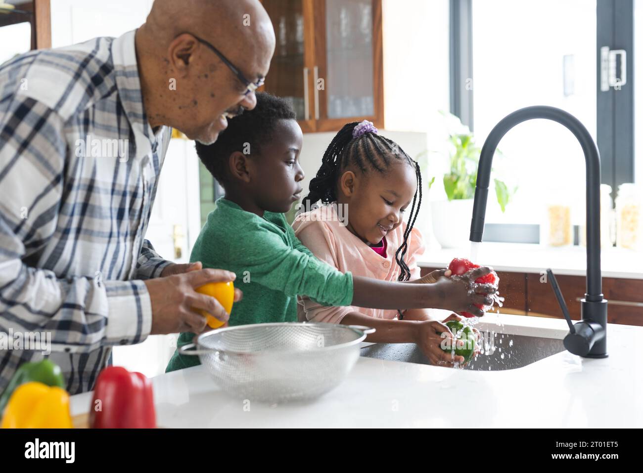 African washing kitchen hi-res stock photography and images - Alamy
