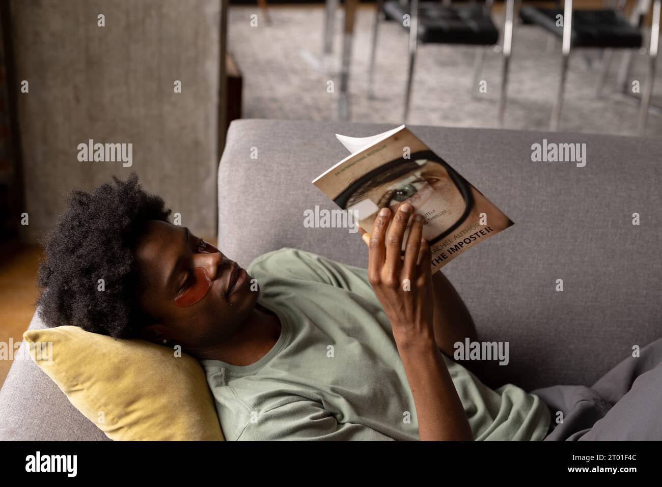 Man reading book face hi-res stock photography and images - Alamy
