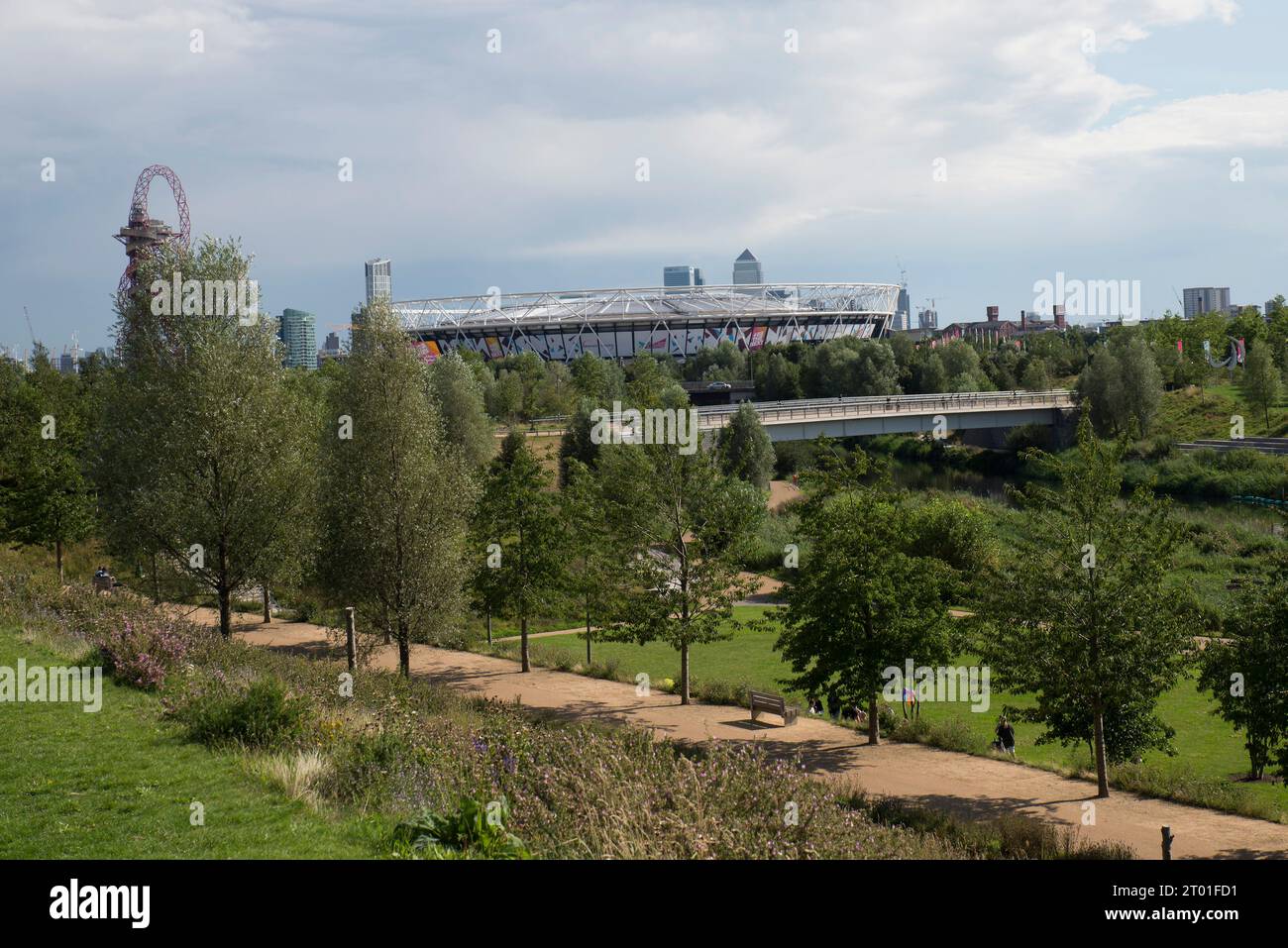 The AcelorMittal Orbit Tower and The London Stadium Stock Photo - Alamy