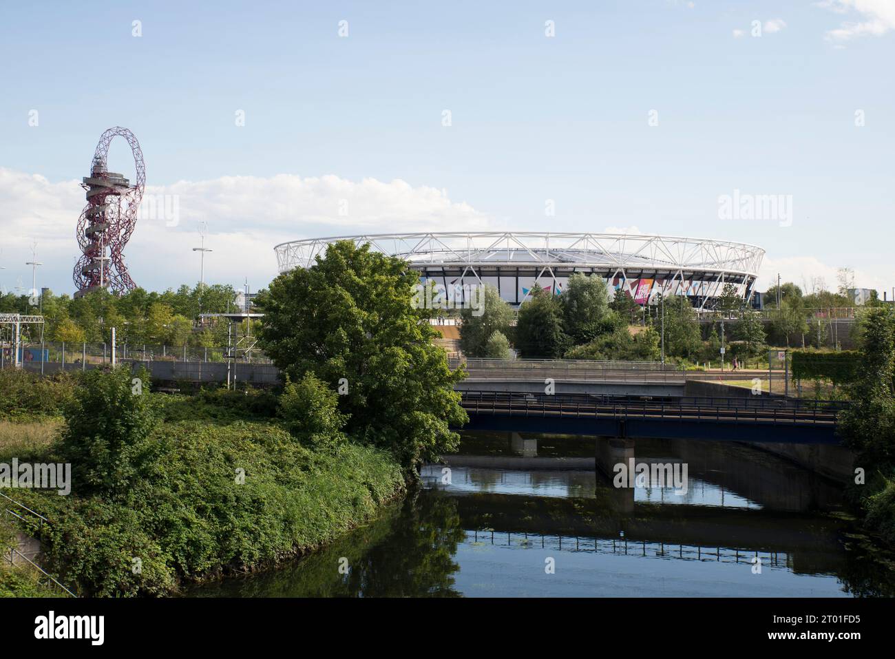 The AcelorMittal Orbit Tower and The London Stadium Stock Photo - Alamy