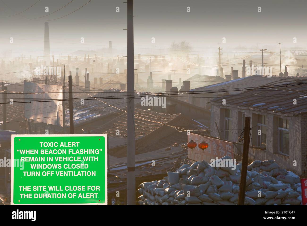 Slum dwellings in Suihua, Heilongjiang Province pump out coal smoke ...