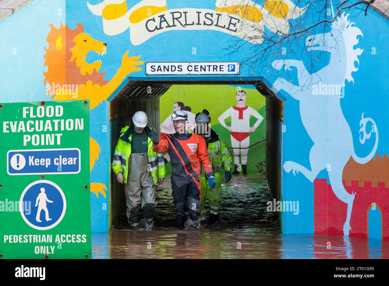 When the Lions roar. Environment Agency staff involved in pumping out ...