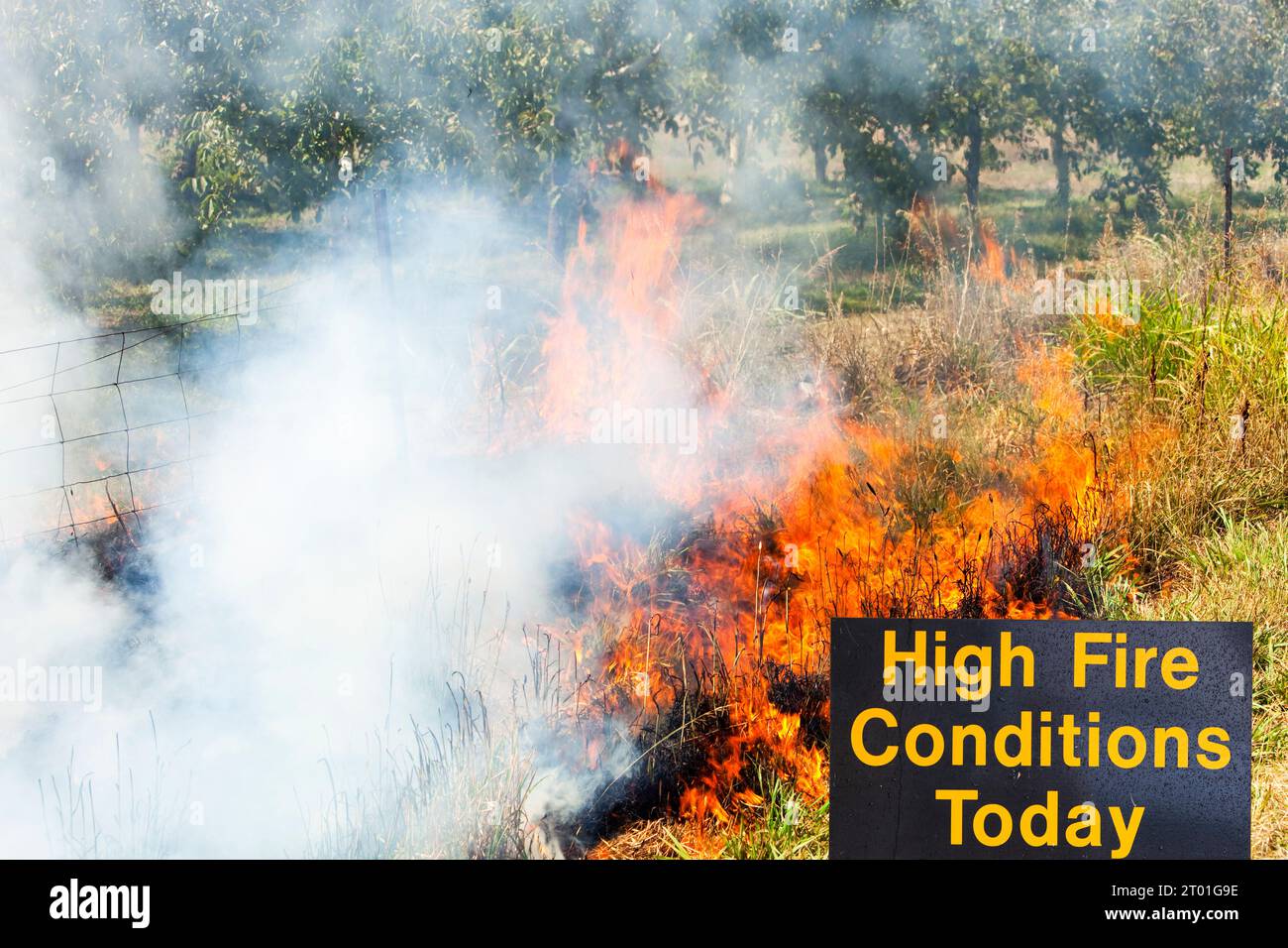 Roadside fire danger warning sign hi-res stock photography and images ...