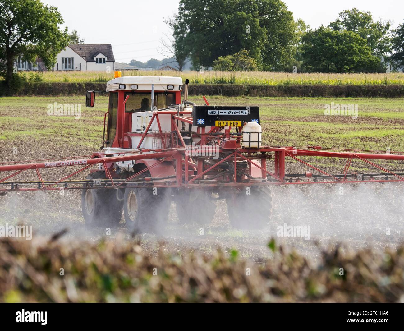 Farmer spraying pesticide hi-res stock photography and images - Alamy