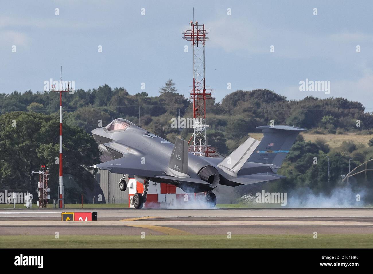 A USAF Lockheed Martin F-35 Lightning II lands RAF Lakenheath ...
