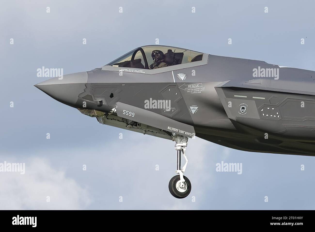 A USAF Lockheed Martin F-35 Lightning II lands RAF Lakenheath ...