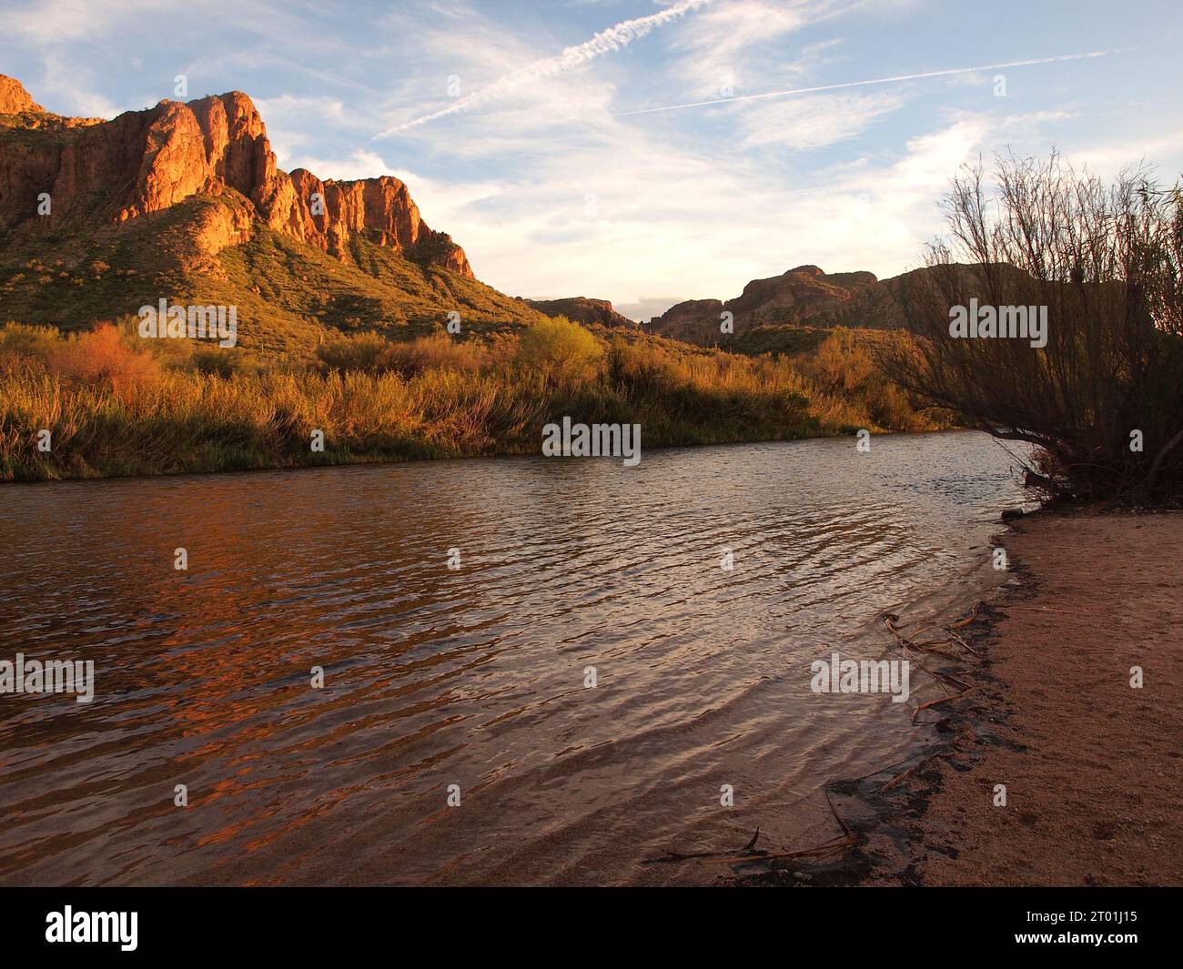 Small sandy river front beach hi-res stock photography and images - Alamy
