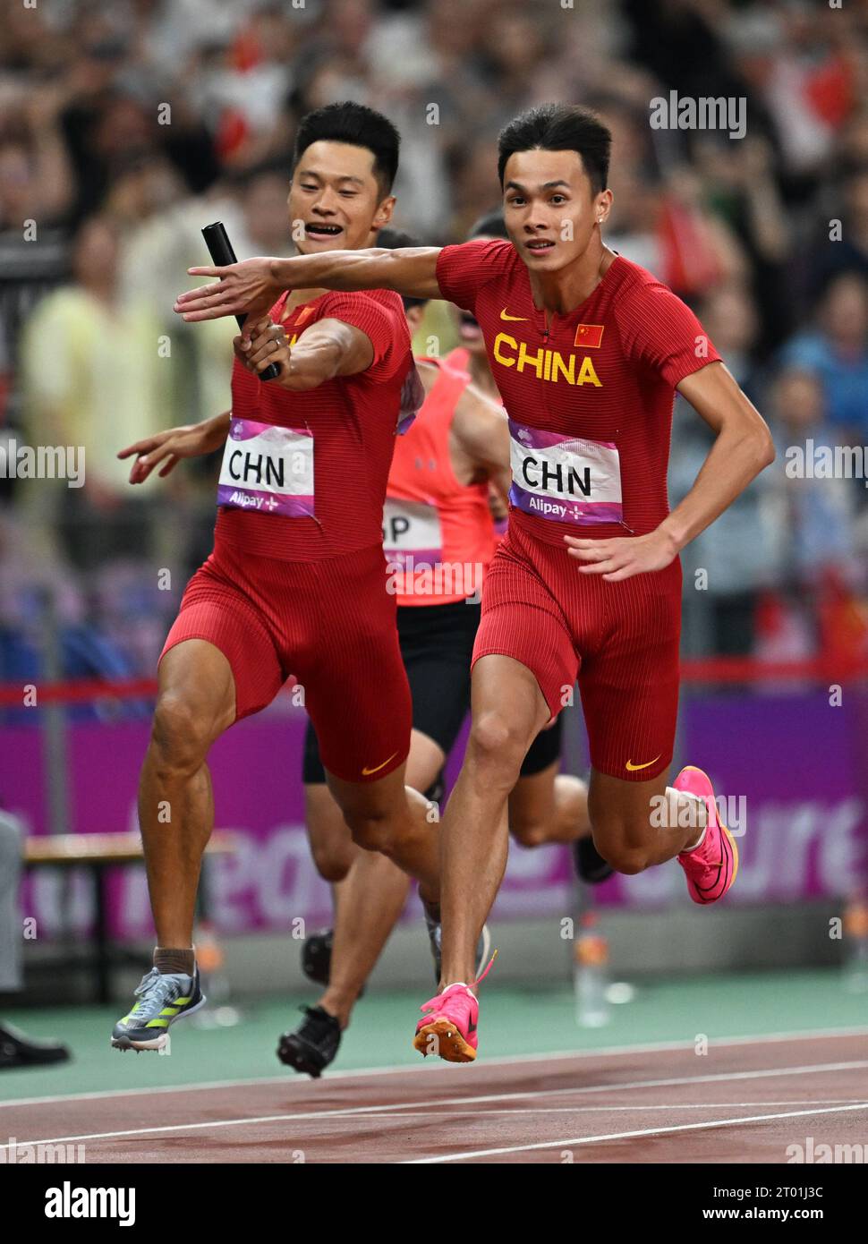 Hangzhou, China's Zhejiang Province. 3rd Oct, 2023. Yan Haibin (R)/Xie ...