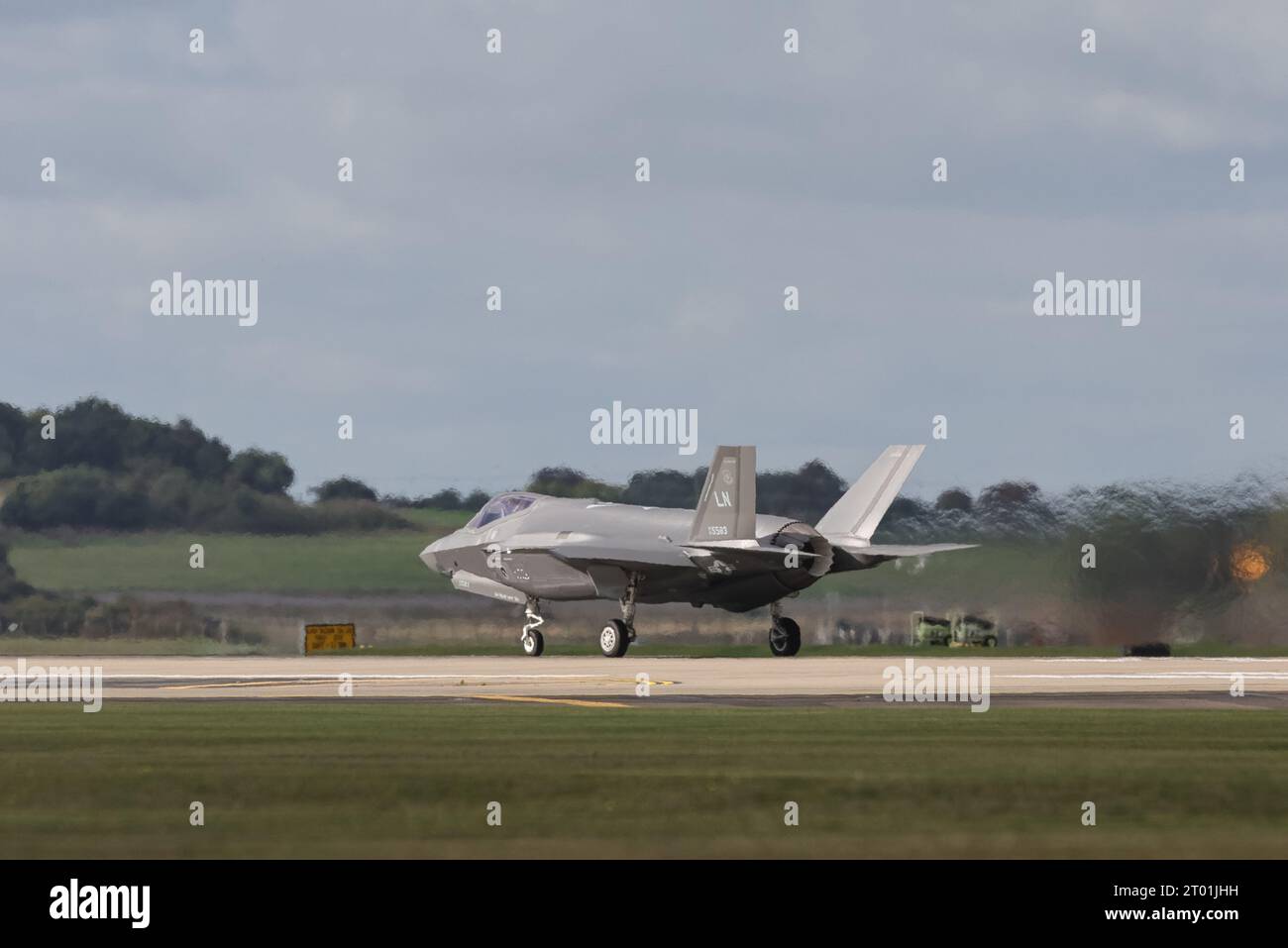 A USAF Lockheed Martin F-35 Lightning II lands RAF Lakenheath ...
