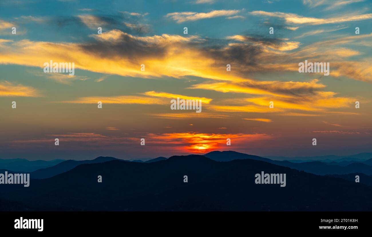 A stunning sunset landscape featuring Bell Mountain in Hiawassee, GA ...