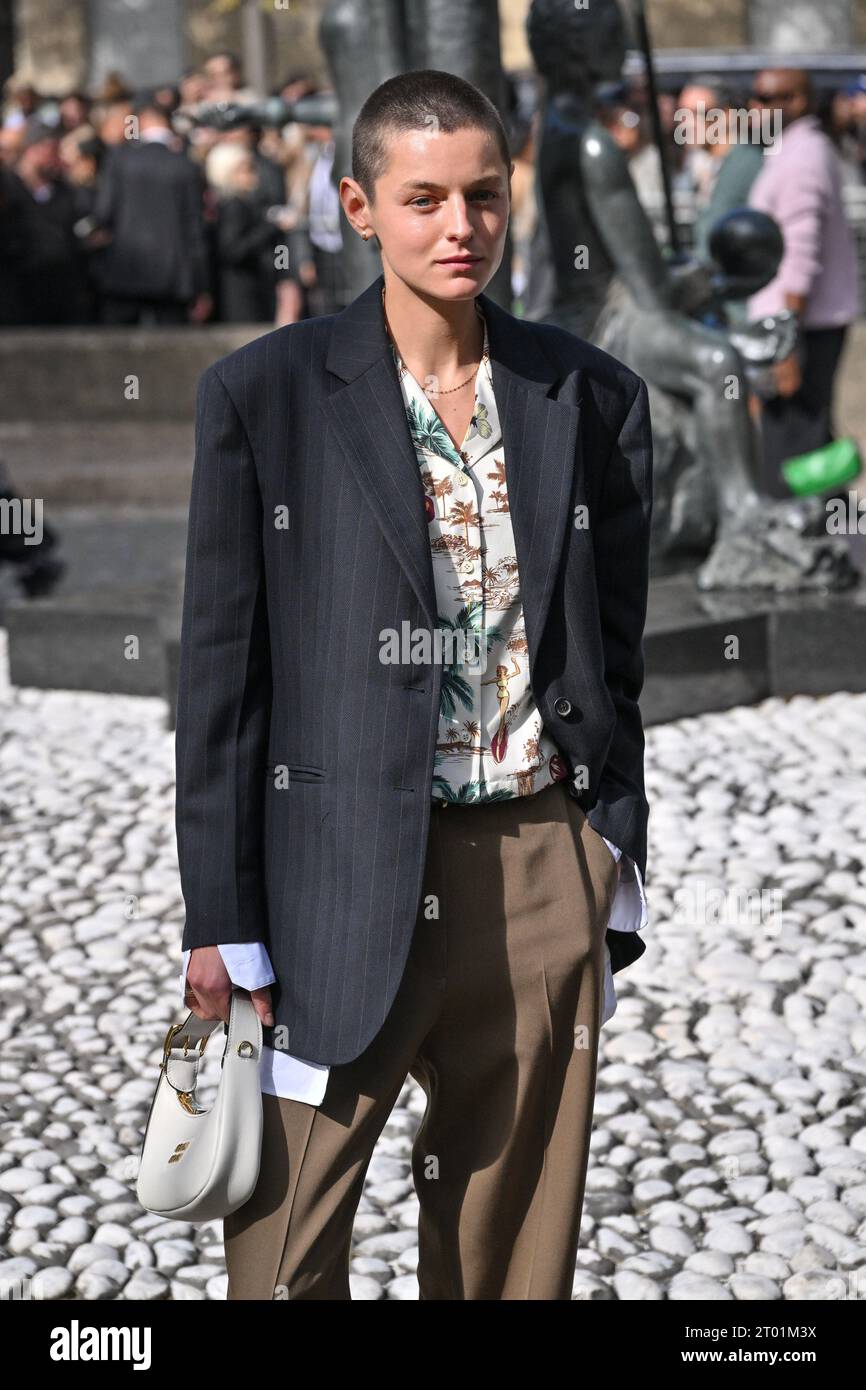 Emma corrin paris hi-res stock photography and images - Alamy