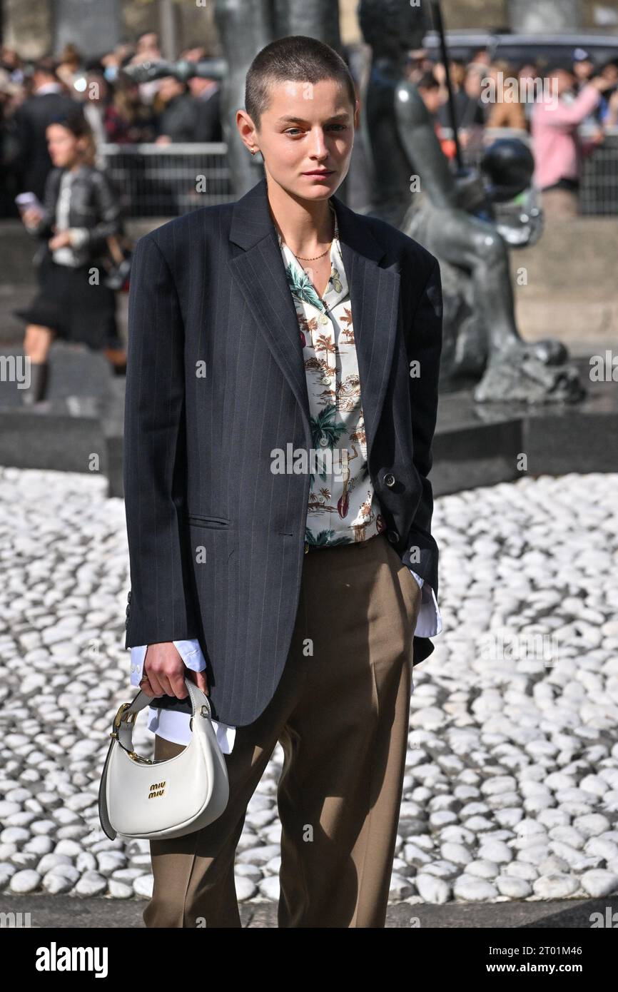 Emma corrin paris hi-res stock photography and images - Alamy