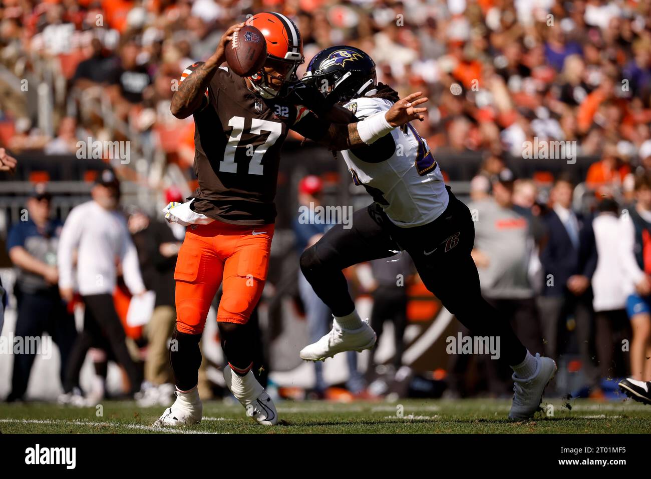 Cleveland Browns quarterback Dorian Thompson-Robinson (17) slips out of ...