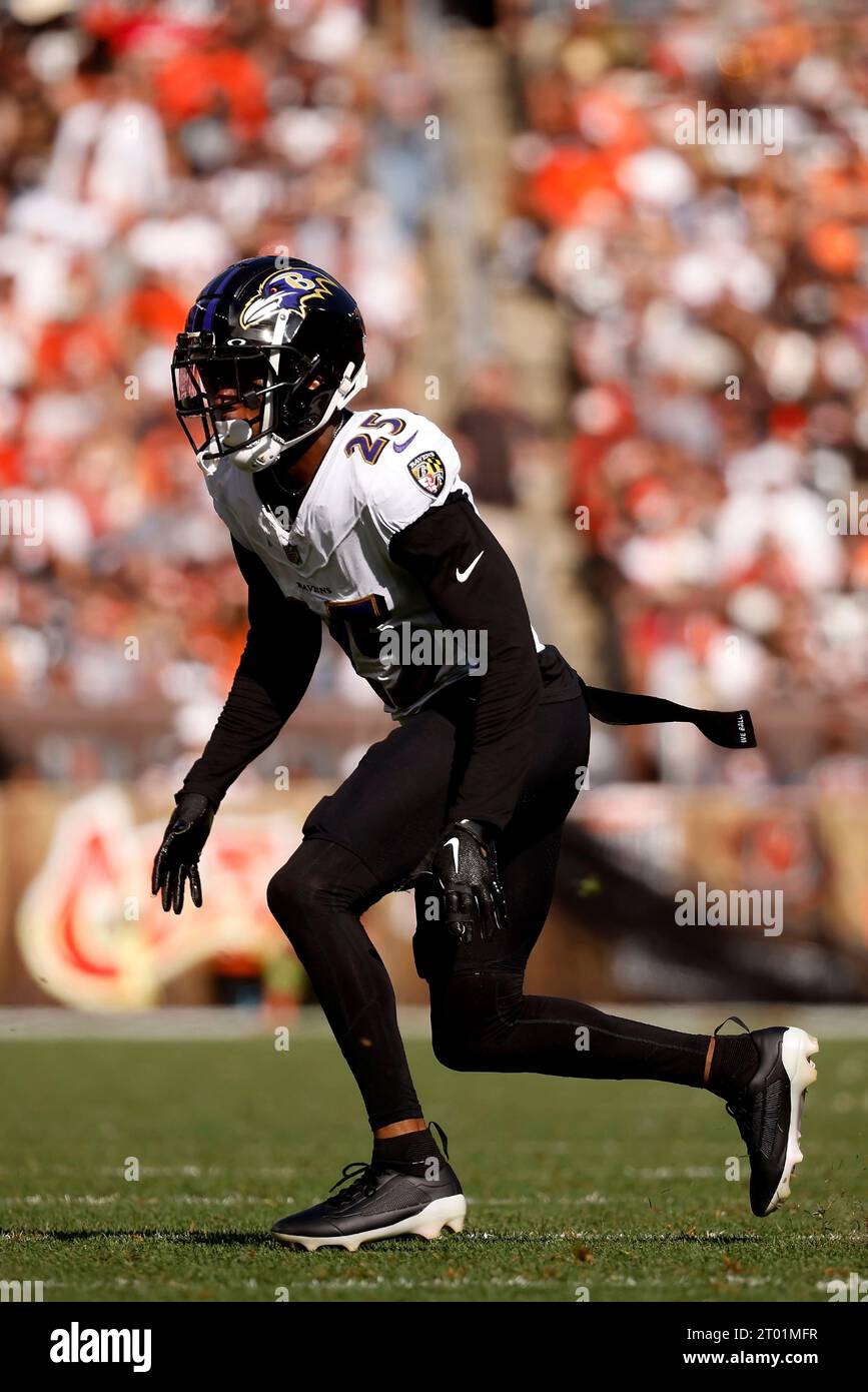 Baltimore Ravens cornerback Kevon Seymour (25) runs after the ball ...