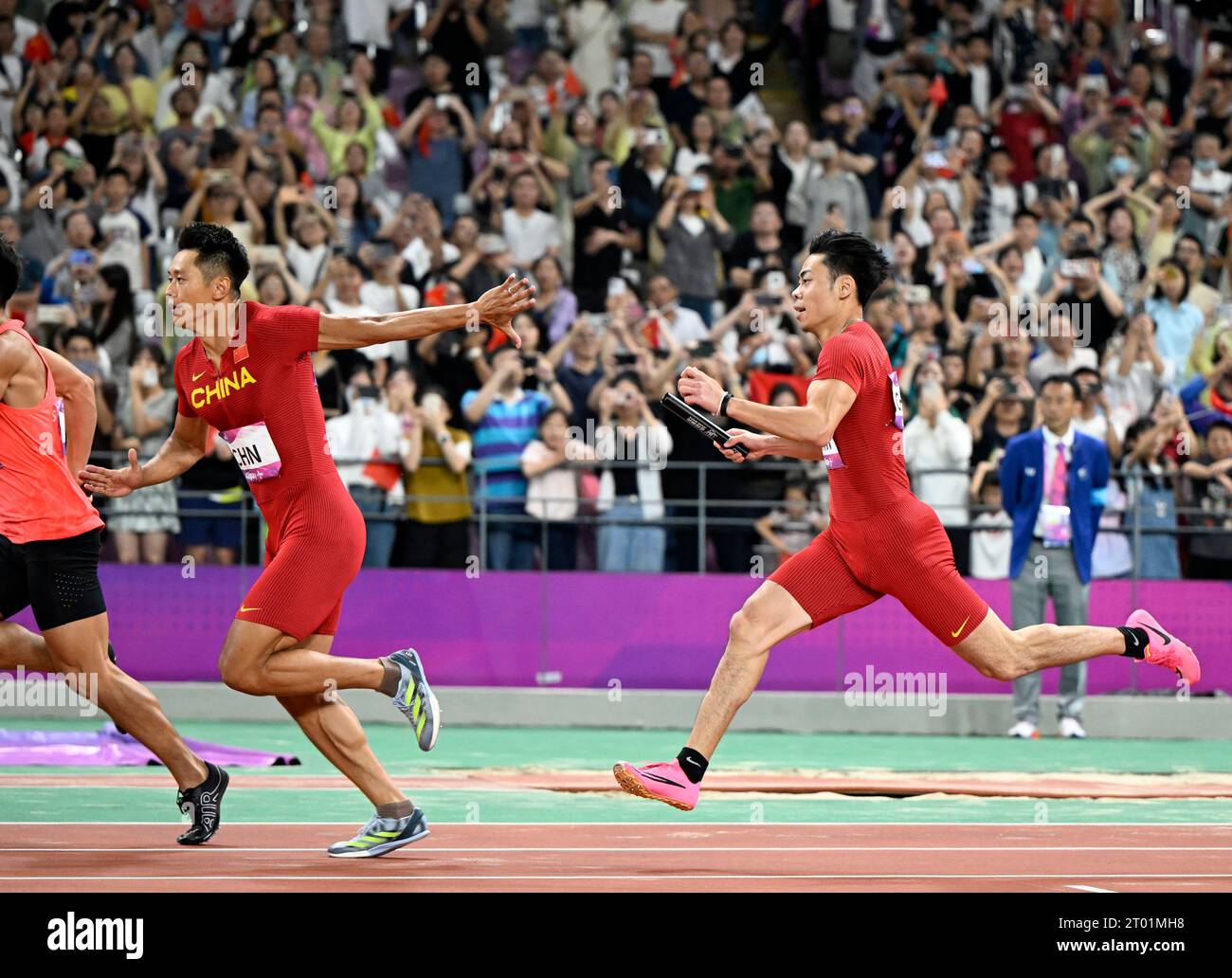 Hangzhou, China's Zhejiang Province. 3rd Oct, 2023. Xie Zhenye (L)/Chen ...