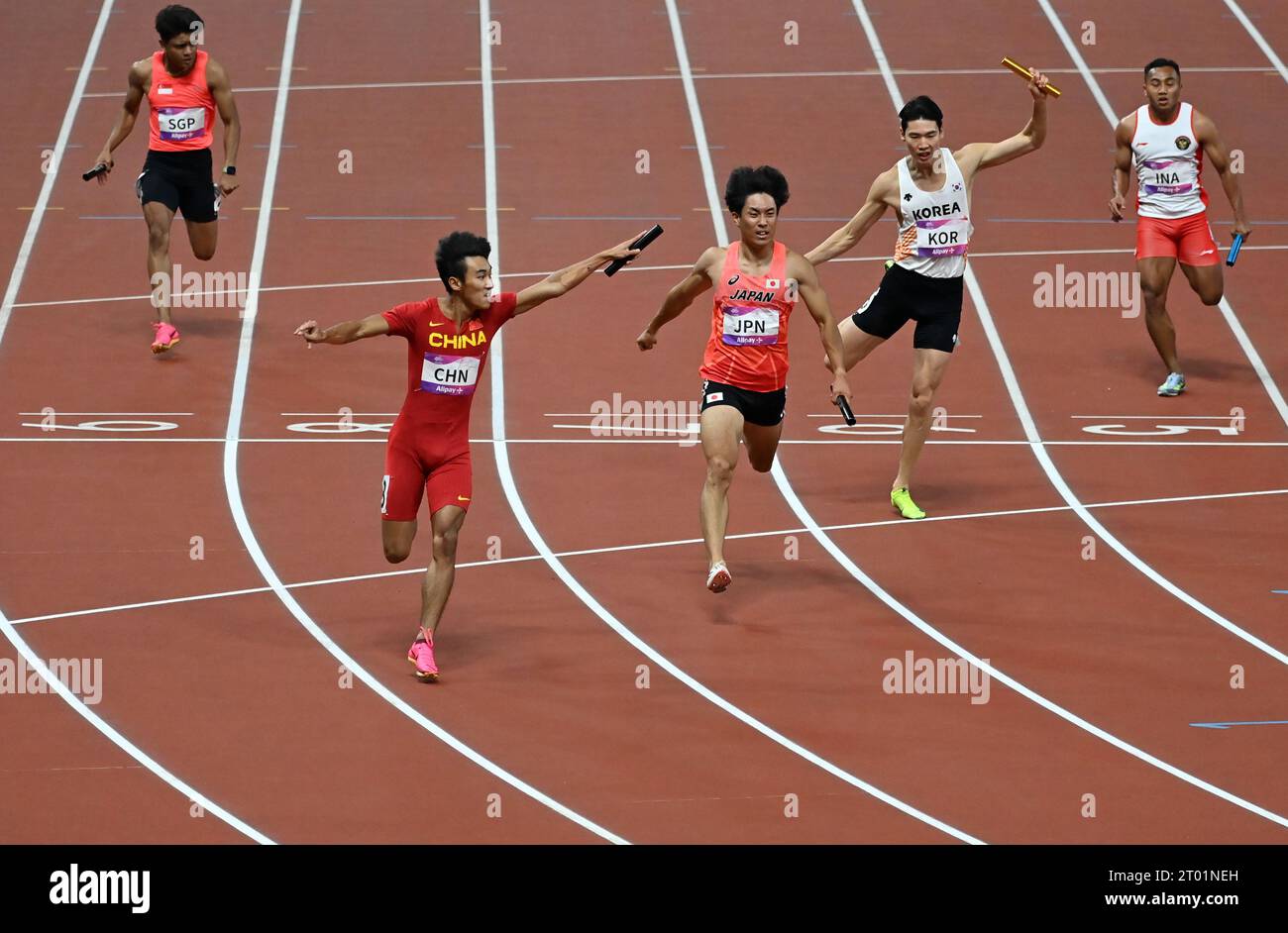 Hangzhou, China's Zhejiang Province. 3rd Oct, 2023. Chen Jiapeng (2nd L ...