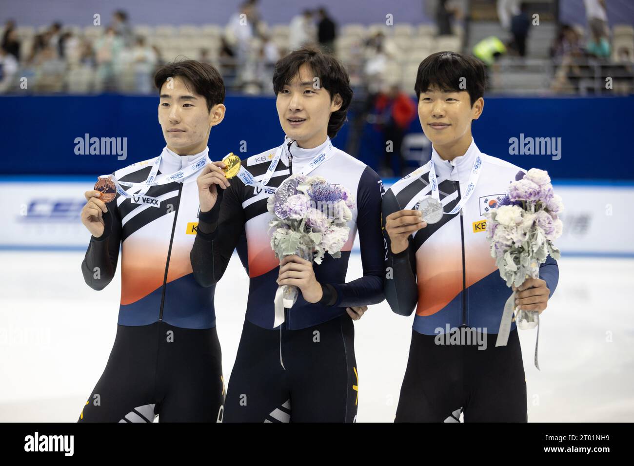 Shanghai, China. 3rd Oct, 2023. Gold Medalist Lim Yong Jin (C) of South ...