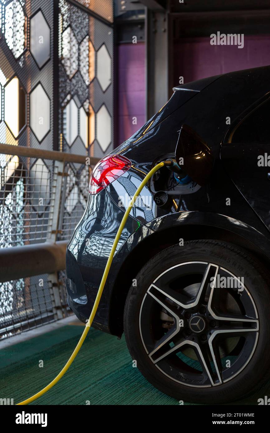 Electric car charging mercedes hi-res stock photography and images - Alamy