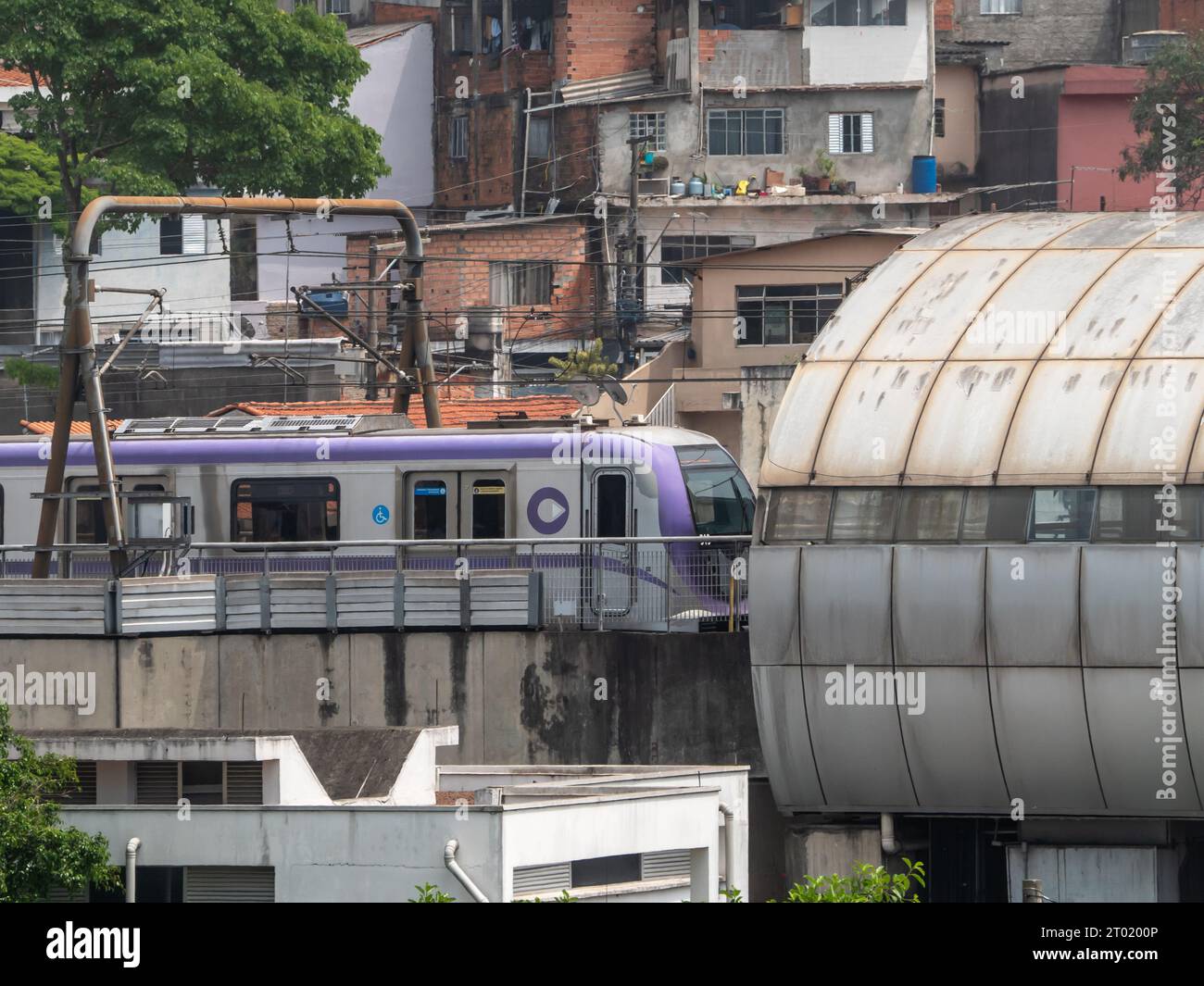 Line 5 lilac hi-res stock photography and images - Alamy