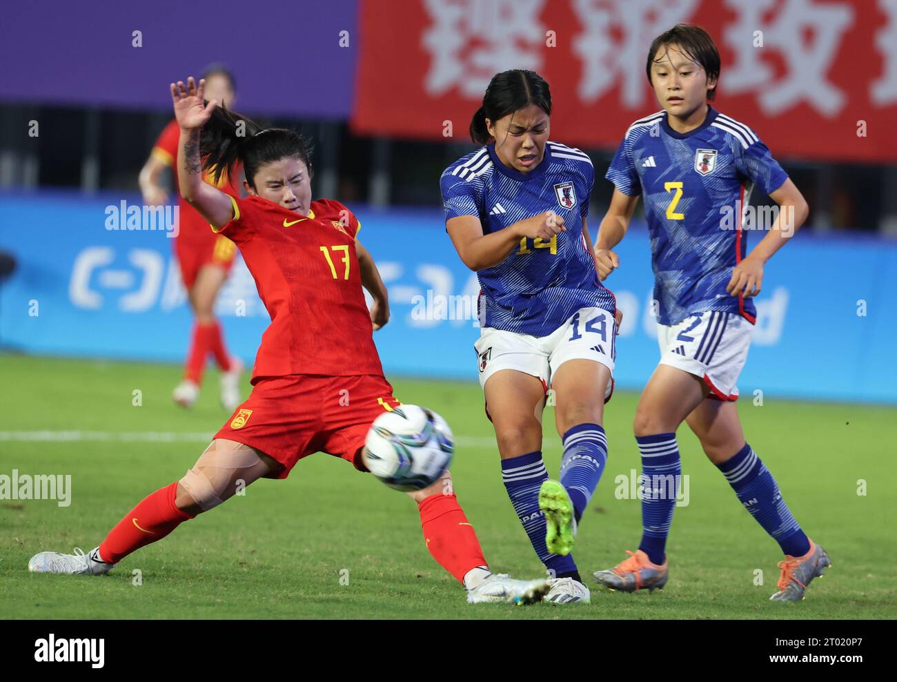 Hangzhou, China's Zhejiang Province. 3rd Oct, 2023. Yan Jinjin (L) of ...