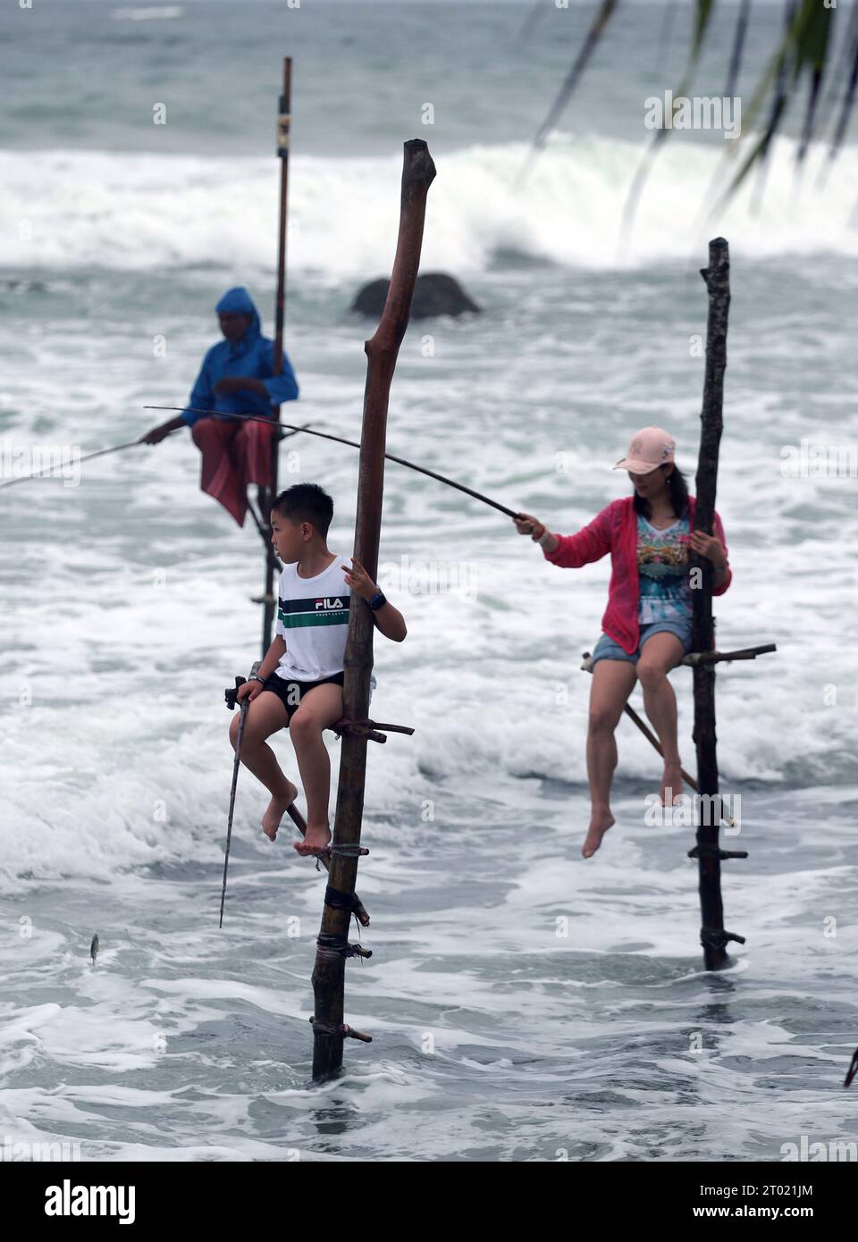 Galle, Sri Lanka. 3rd Oct, 2023. Tourists try stilt fishing in Galle ...