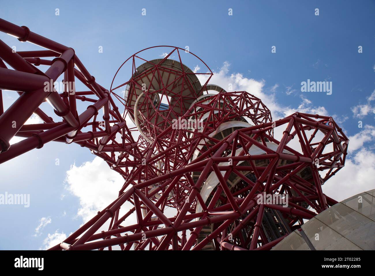 Arcelormittal orbit observation tower hi-res stock photography and ...