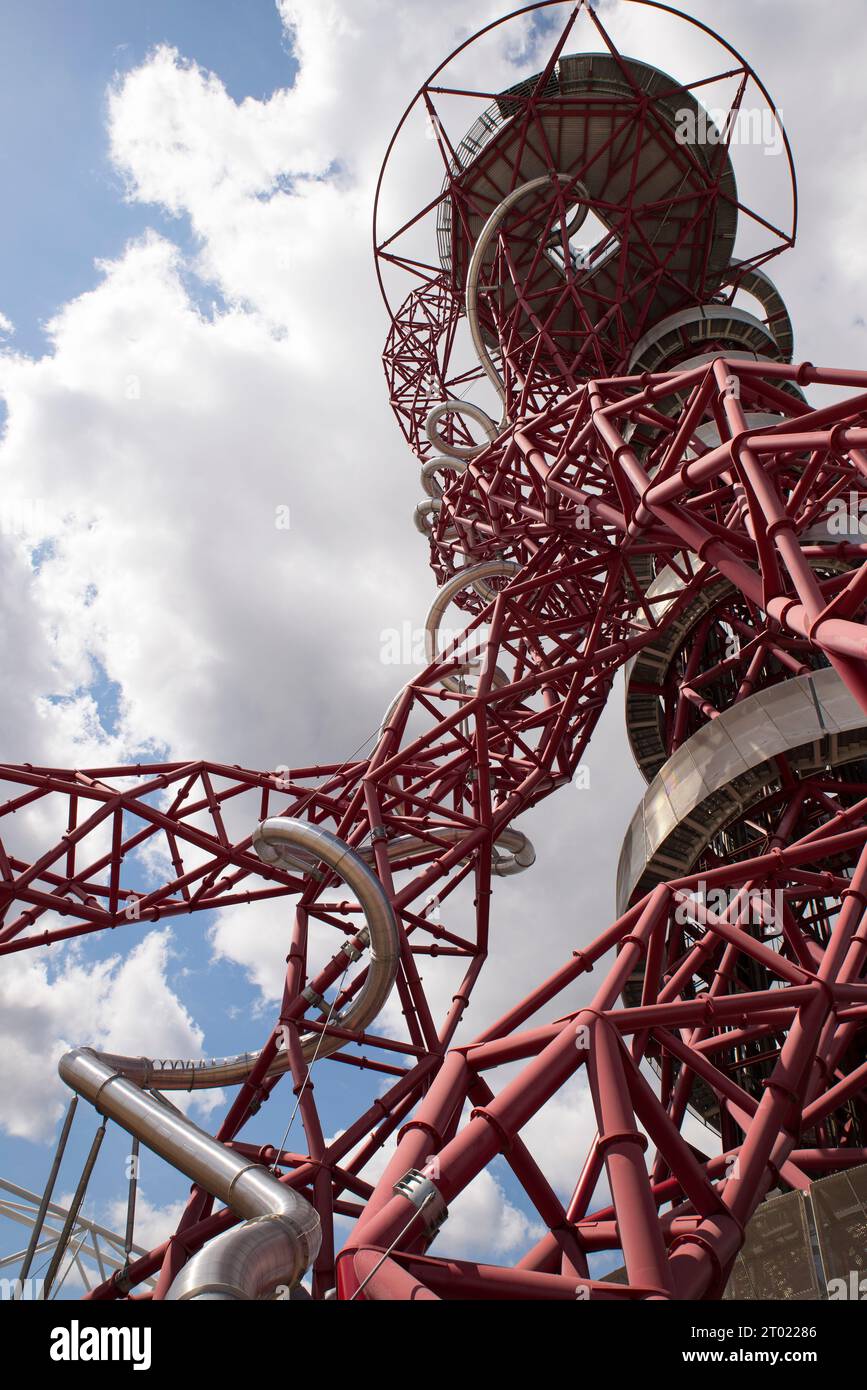 Arcelormittal orbit observation tower hi-res stock photography and ...