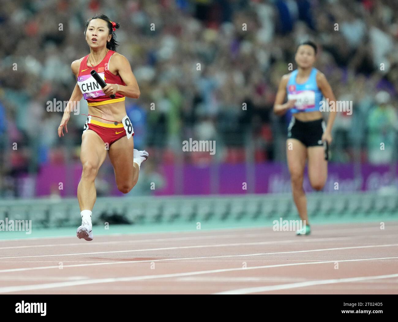 Hangzhou, China's Zhejiang Province. 3rd Oct, 2023. Ge Manqi(L) of team ...
