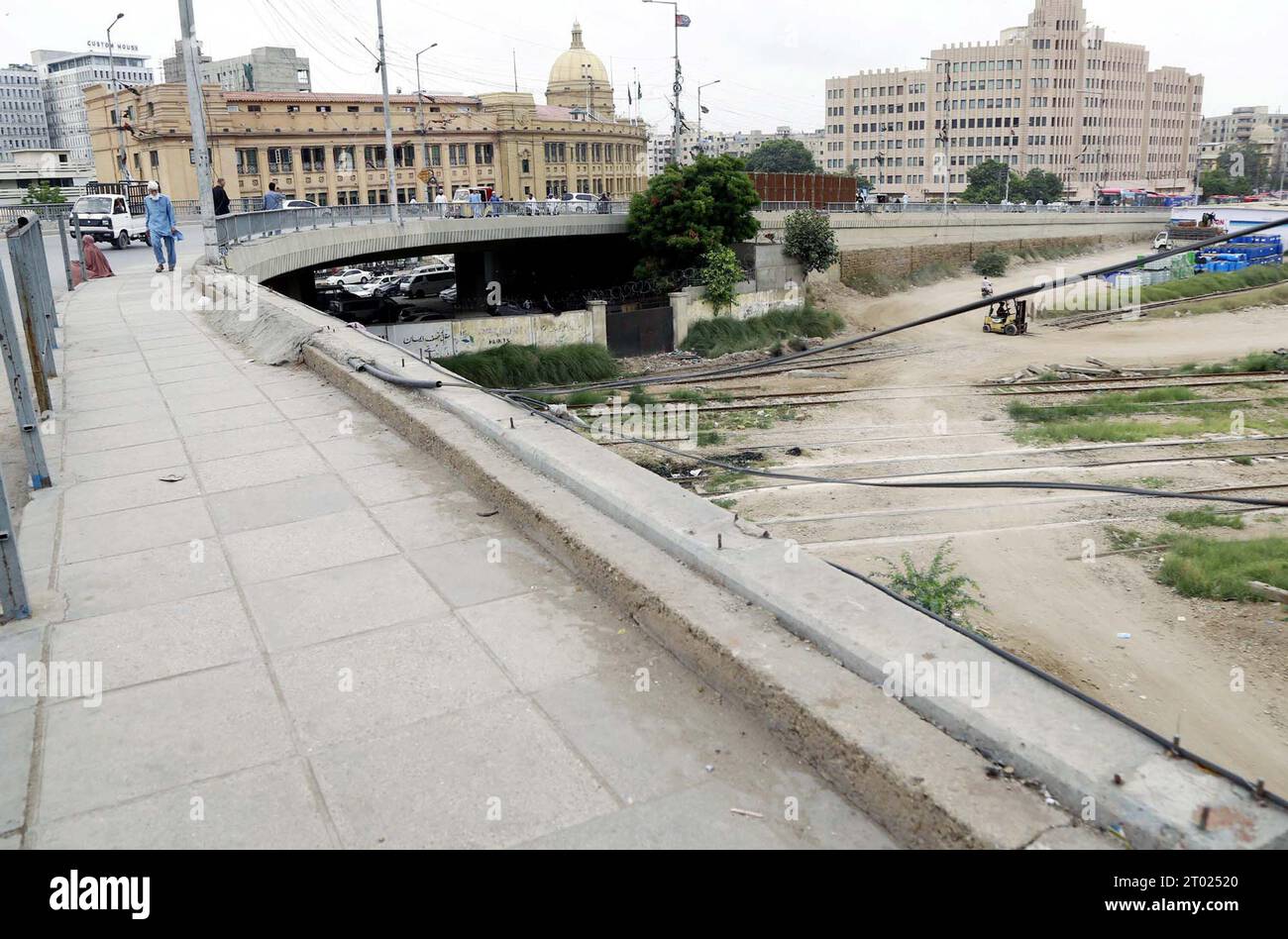 Broken irons hi-res stock photography and images - Alamy
