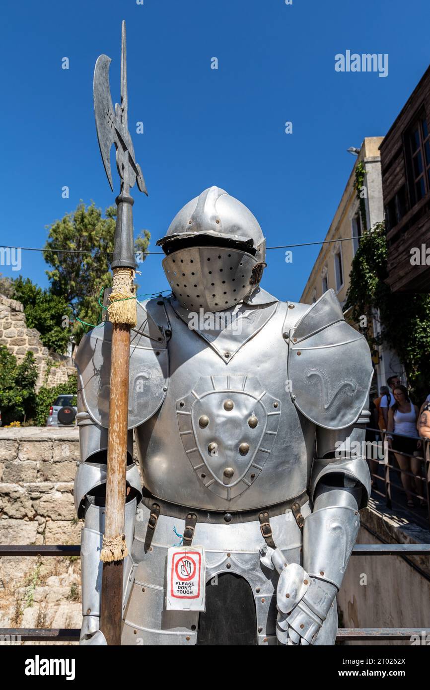 Knight armour hi-res stock photography and images - Alamy
