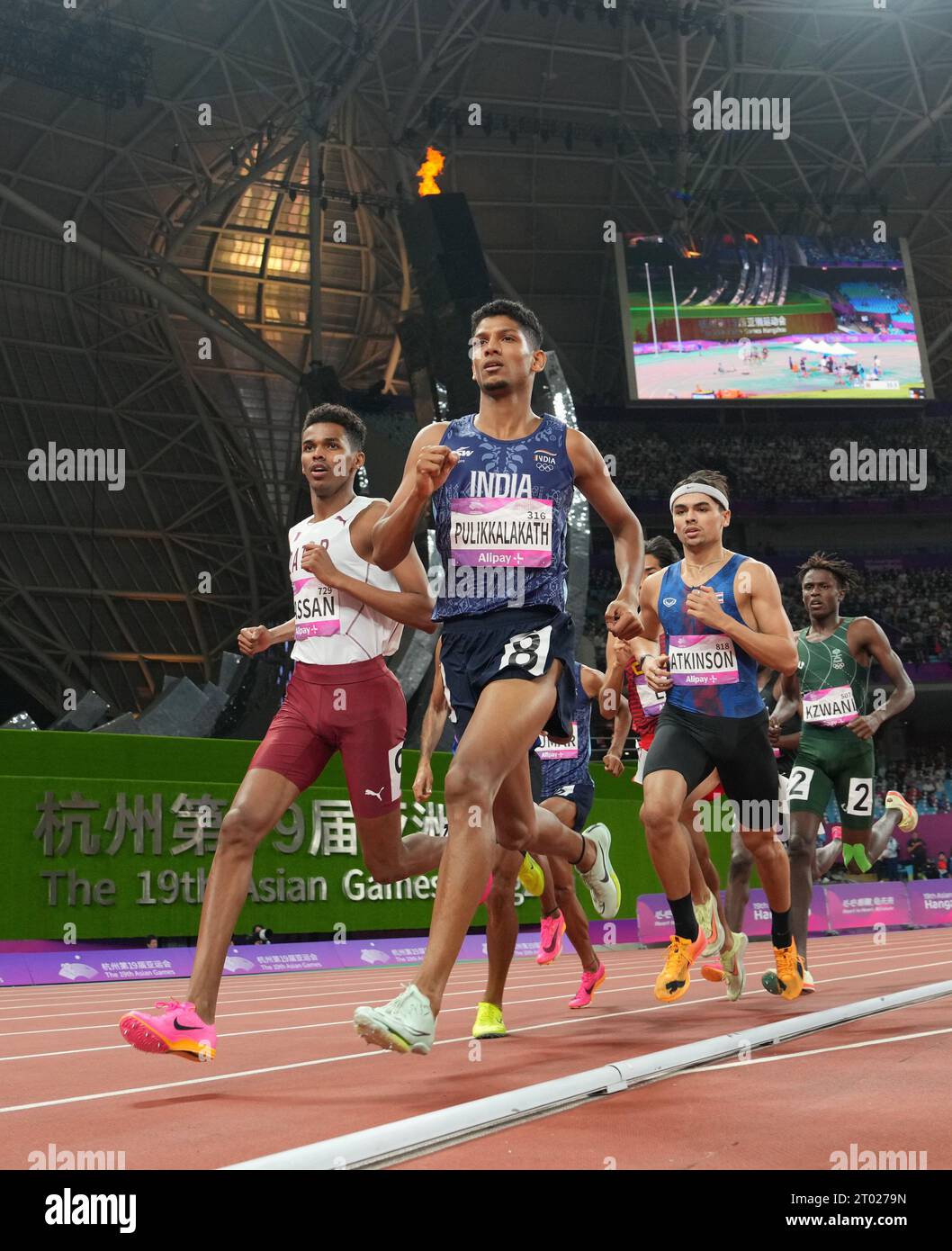 Hangzhou, China's Zhejiang Province. 3rd Oct, 2023. Athletes compete ...