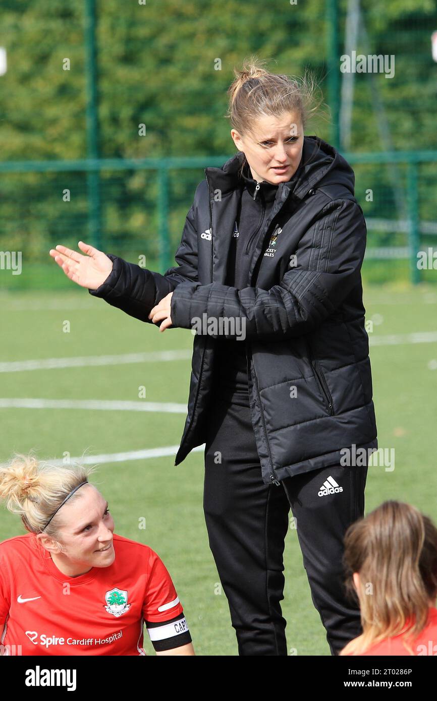 Fern Burrage-Male, female football coach Stock Photo - Alamy