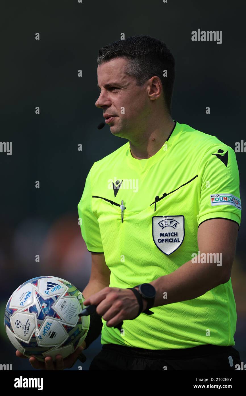 Referee robert ian jenkins hi-res stock photography and images - Alamy