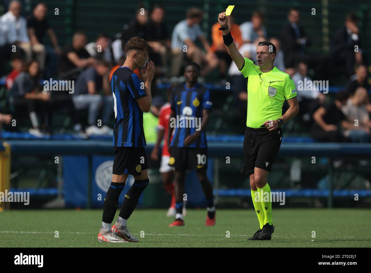 Referee robert ian jenkins hi-res stock photography and images - Alamy