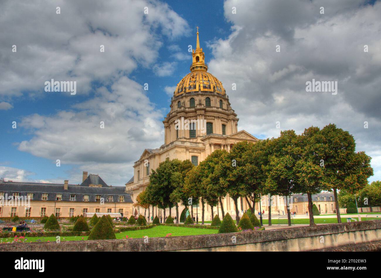 Les invalides garden hi-res stock photography and images - Alamy