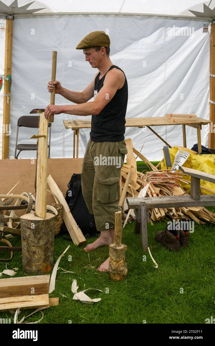 Crafting wooden basket by hand hi-res stock photography and images - Alamy