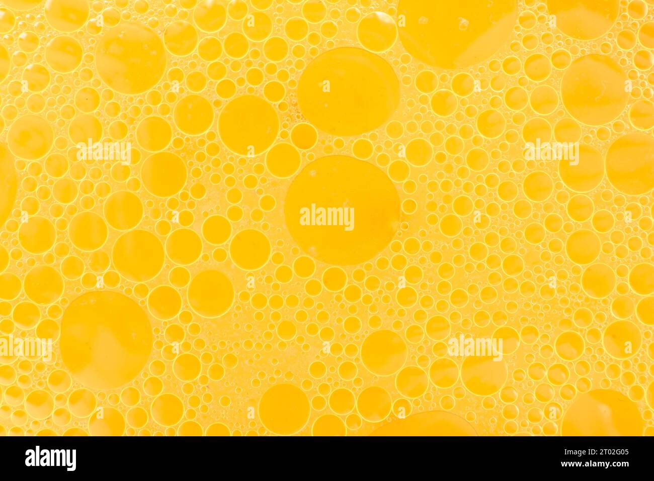 Vegetable oil texture. Oil bubbles in water Stock Photo - Alamy