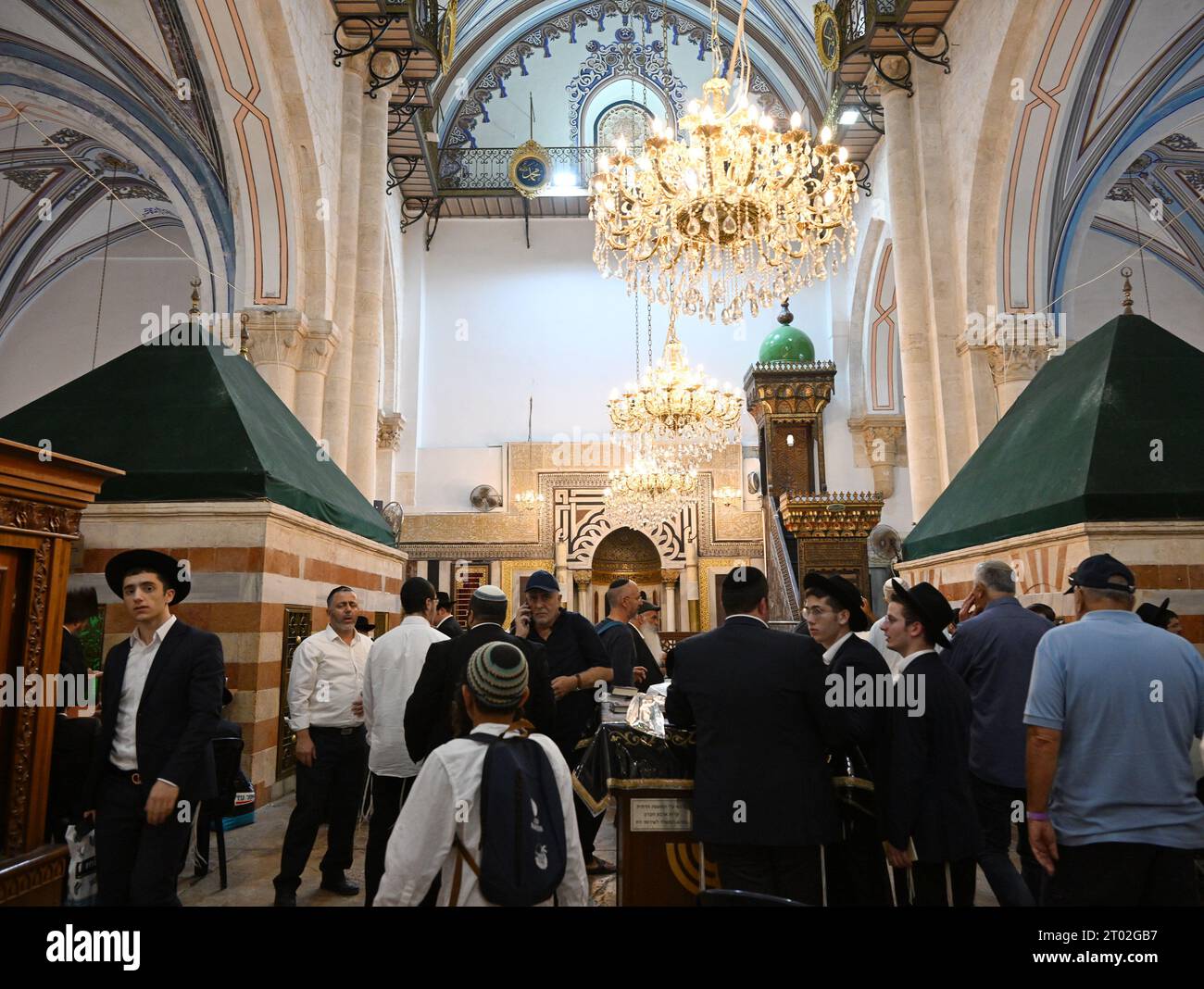 Hebron, West Bank. 03rd Oct, 2023. Jewish worshippers pray in the Cave ...
